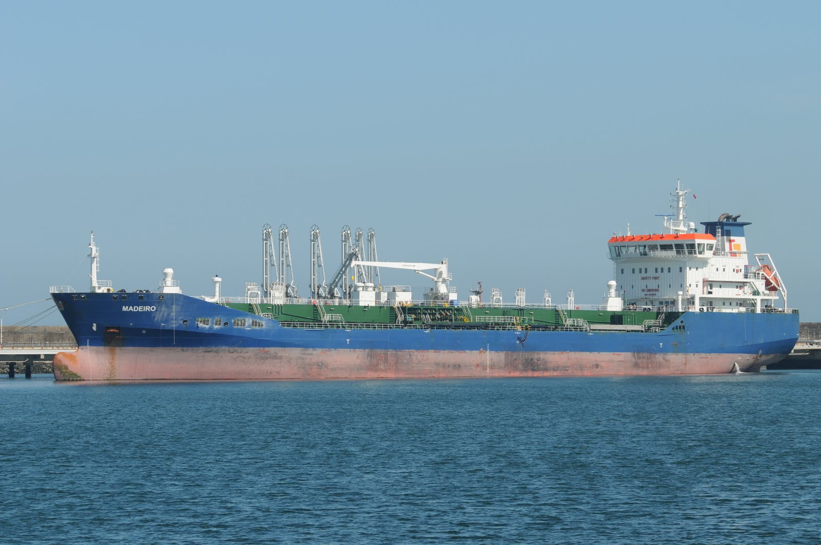 SHIPS & THE SEA - BLOGUE dos NAVIOS e do MAR: Navio-tanque MADEIRO