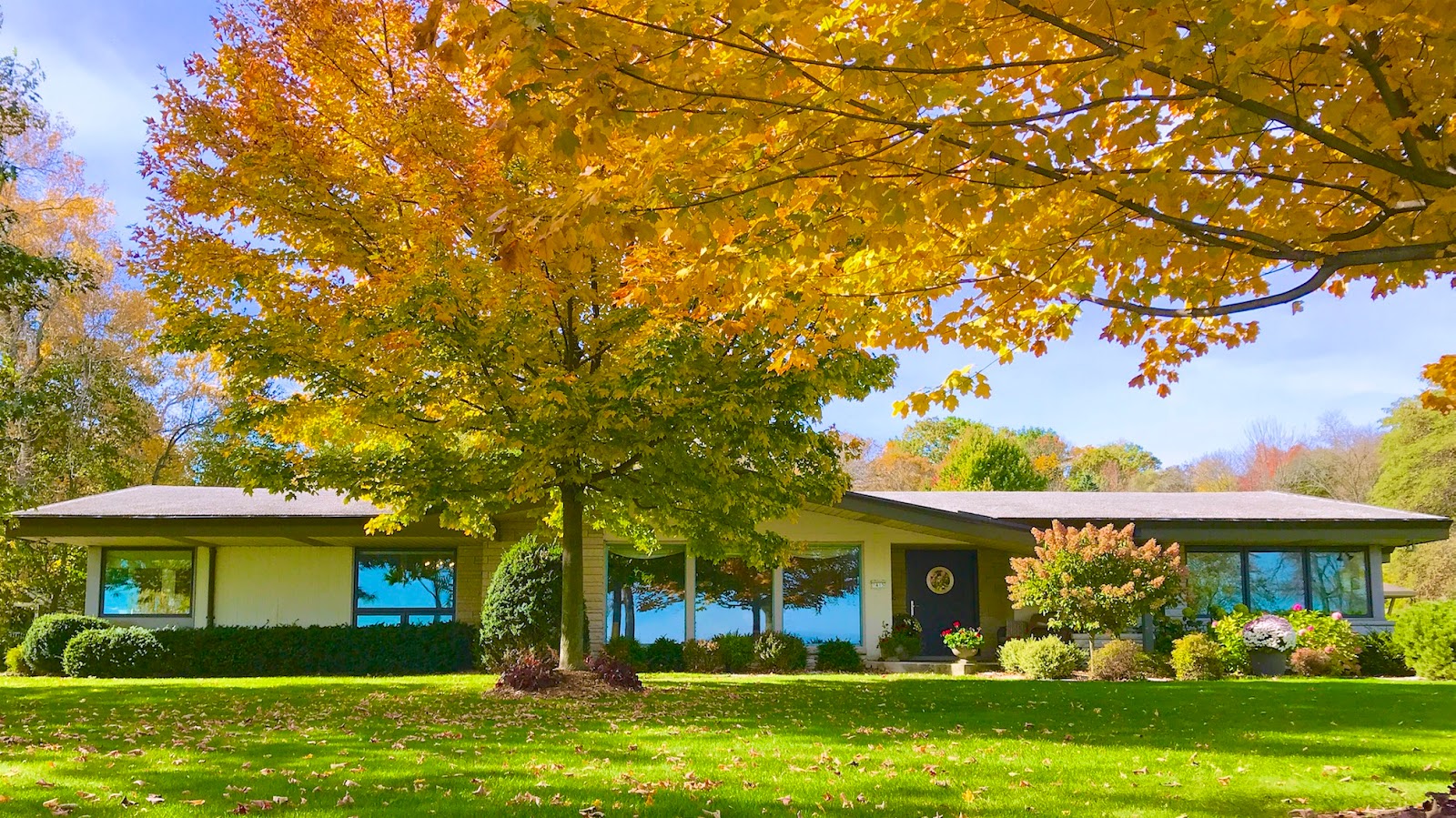 Mid Century Modern Milwaukee: Robert Hoag - 7415 N Beach Drive, Fox Point