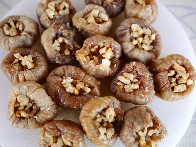 Yasemin's Kitchen: Walnut Stuffed Figs – Cevizli Kuru İncir Tatlısı