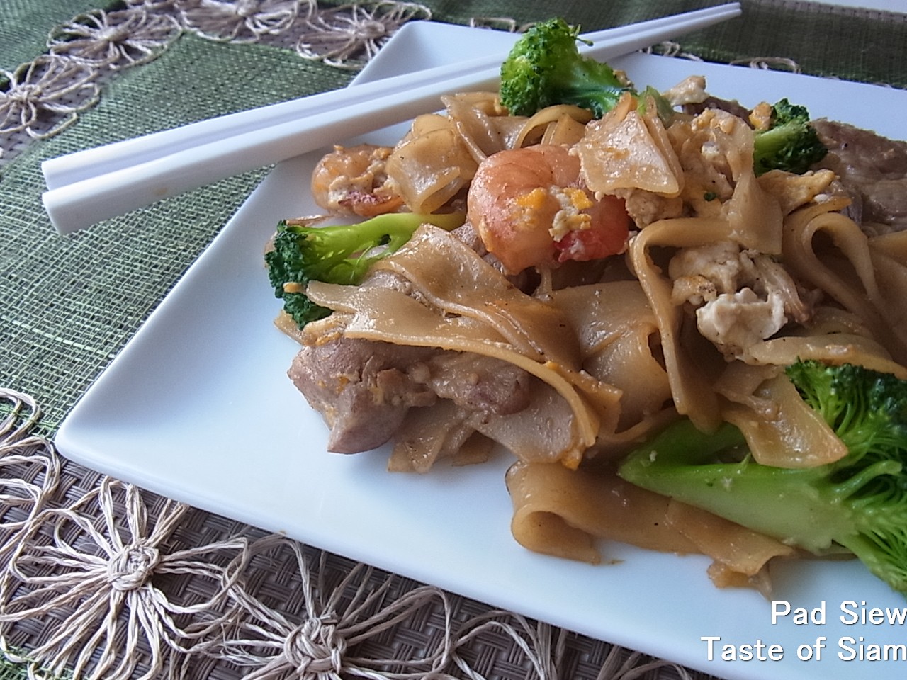 Pad Siew - Taste of Siam