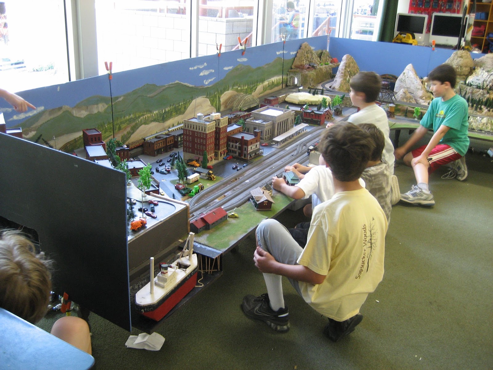 GatheringGardiners: Marklin Modular Train Layout