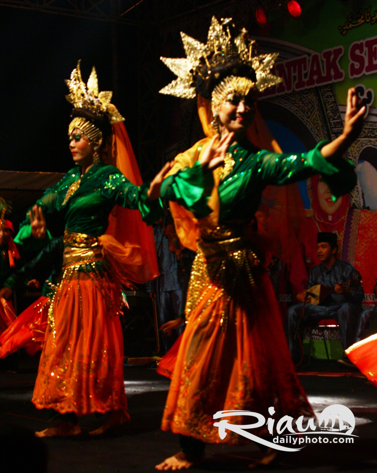 Tari Zapin : Khazanah Tarian Rumpun Melayu | RIAU DAILY PHOTO