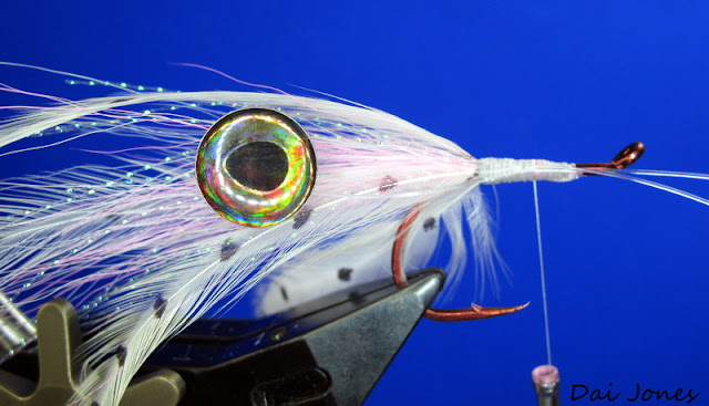 Flies step by step: Squid pattern, step by step.