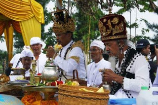 Pengertian Yadnya (Yajna) - Hindu Alukta