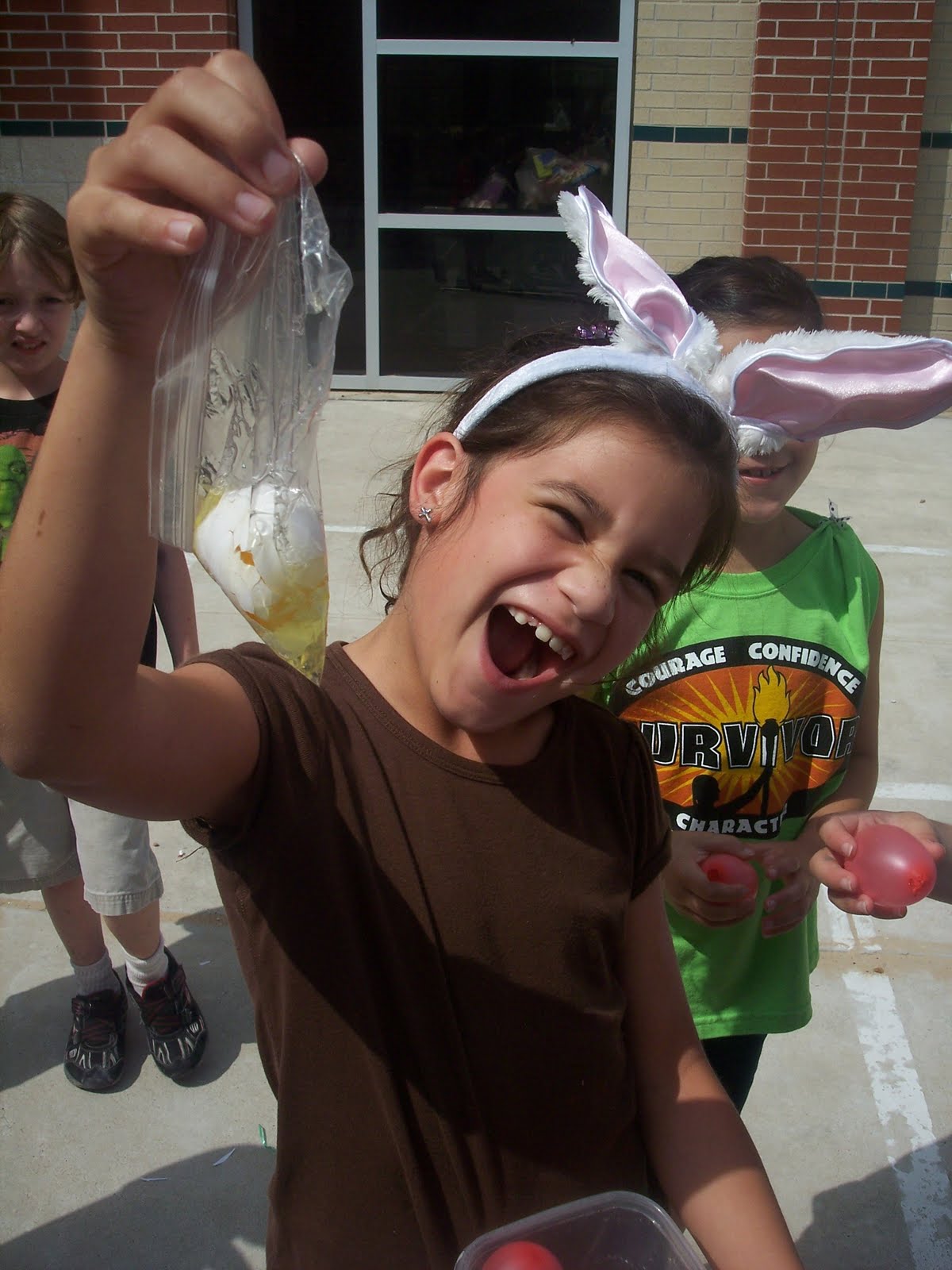 Mrs. Shaw's 2nd Grade Class : Humpty Dumpty Egg Drop Experiment!