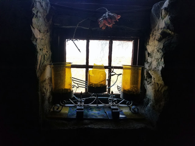 Mystery Castle: Bizarre Windows