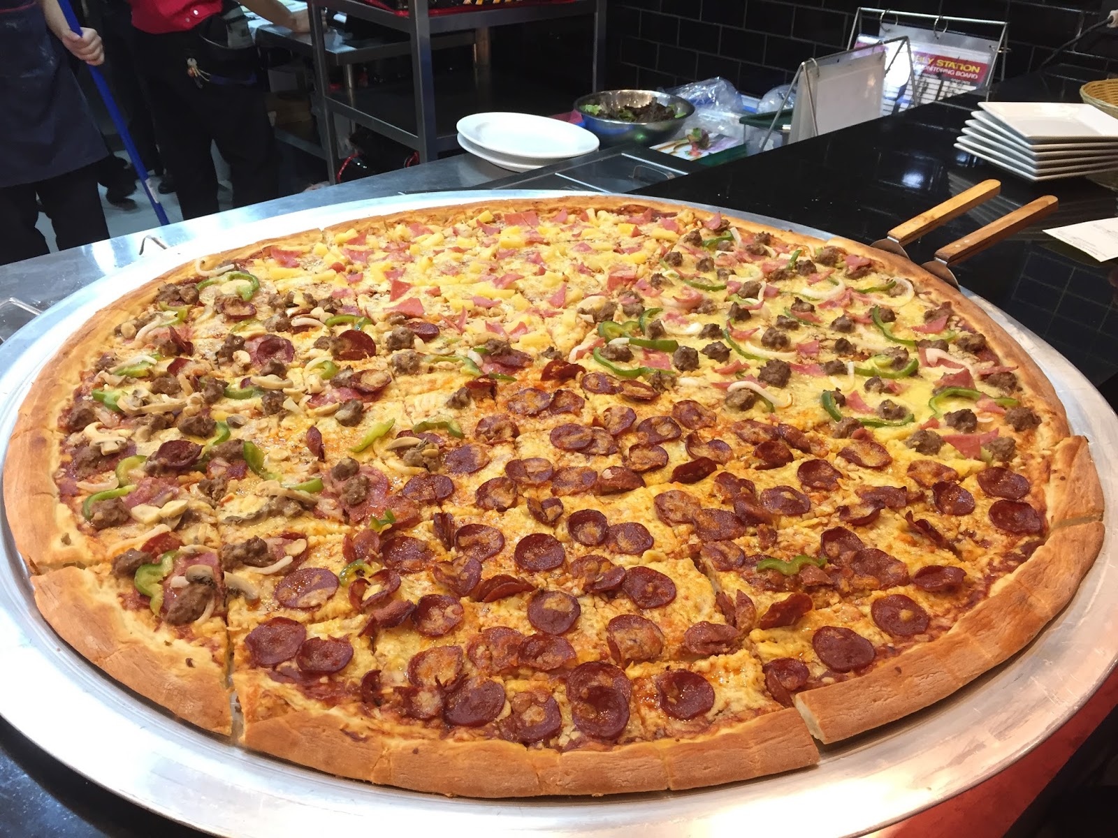 The Food Alphabet: Shakey's rolls out store no. 200!!!