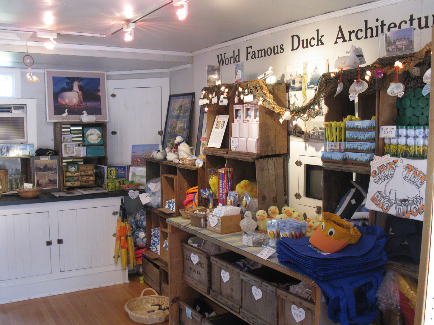 Eccentric Roadside: All it's quacked up to be: The Big Duck of Flanders ...