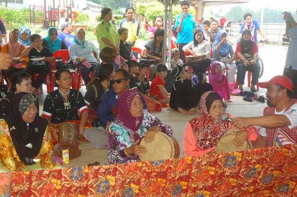 Bermukun ( Gendang Melayu Sarawak )