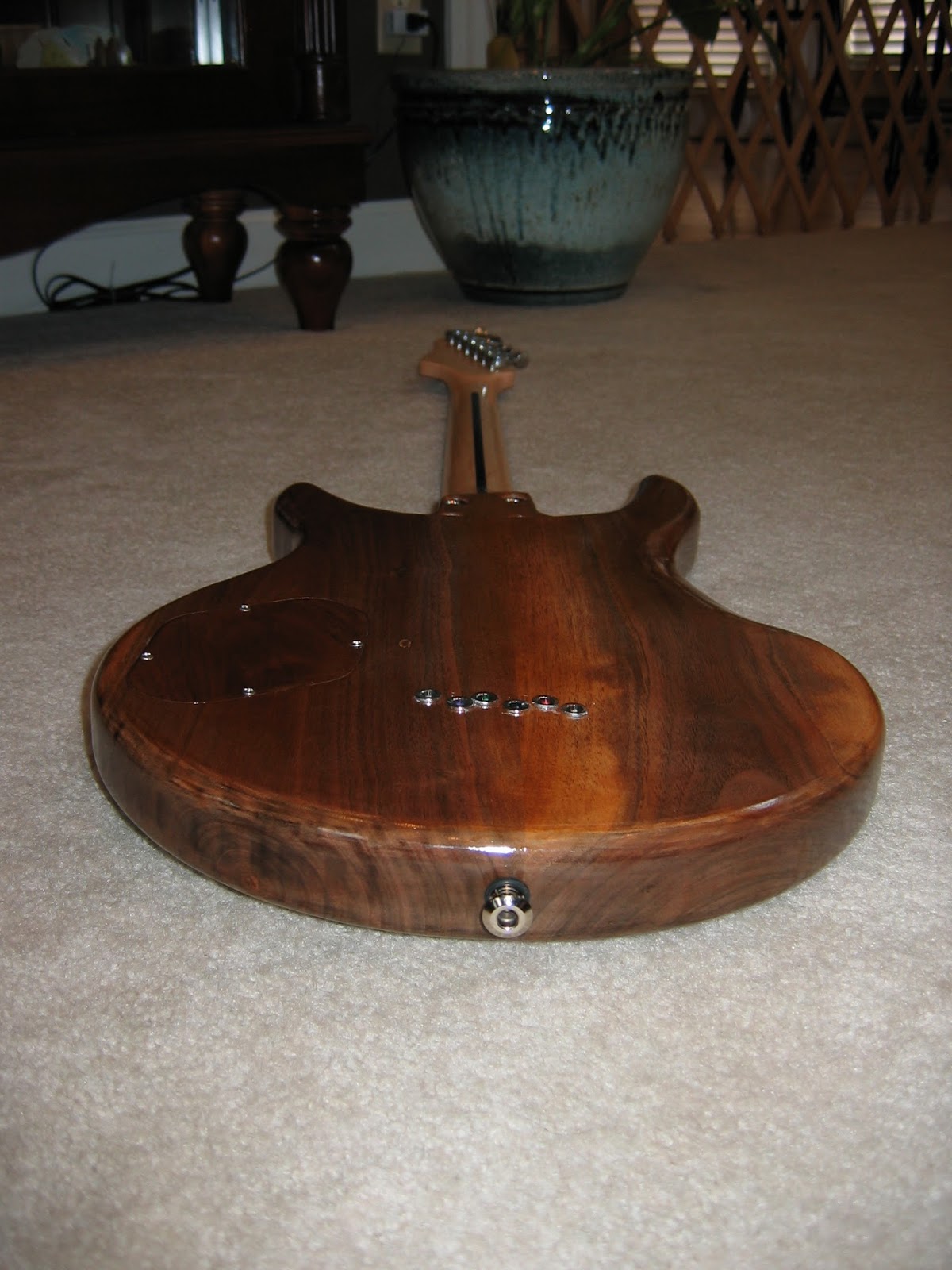 DIY Guitar Therapy: Walnut Guitar Build Pix