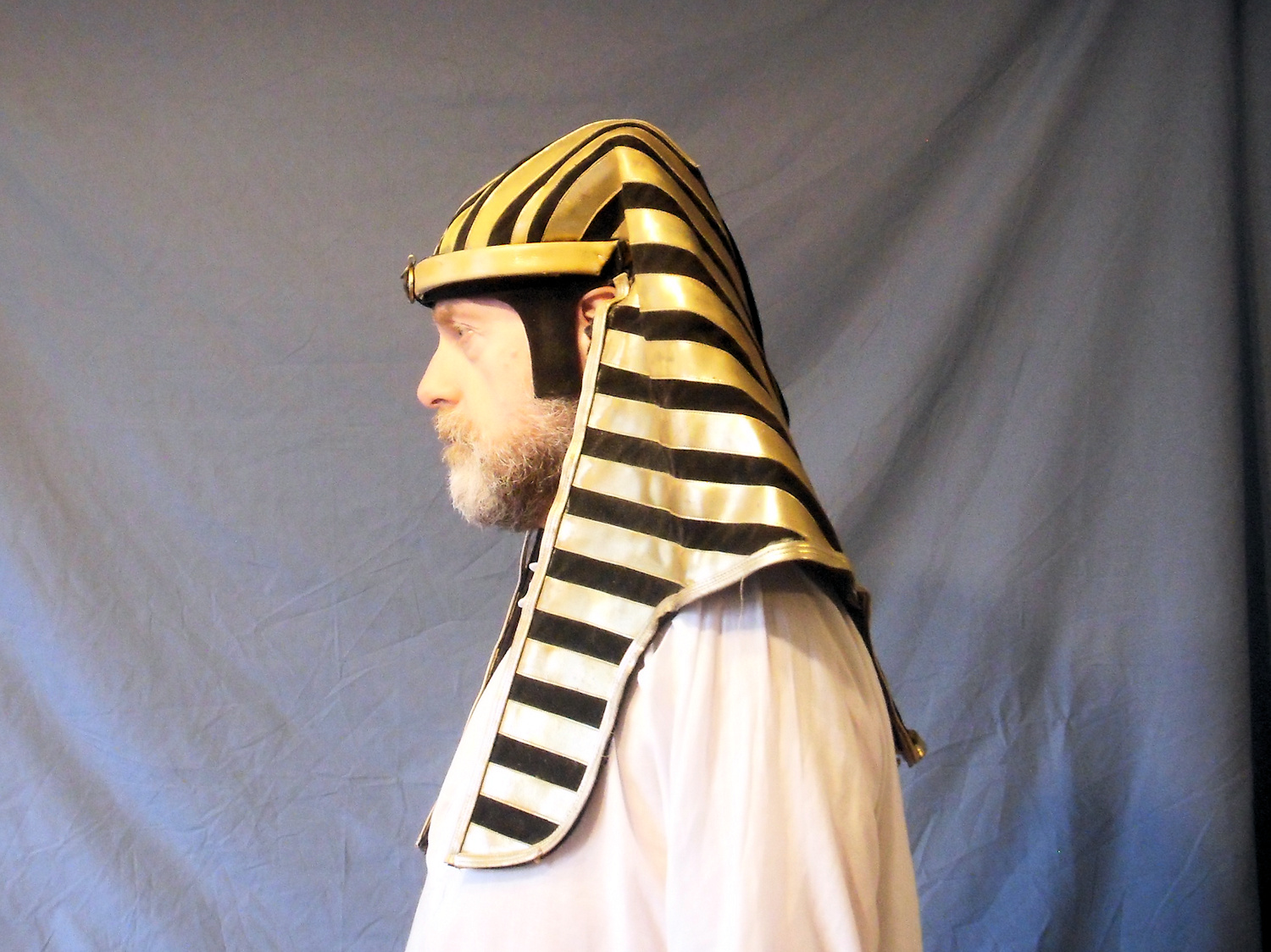 Richard in a Hat: Nemes