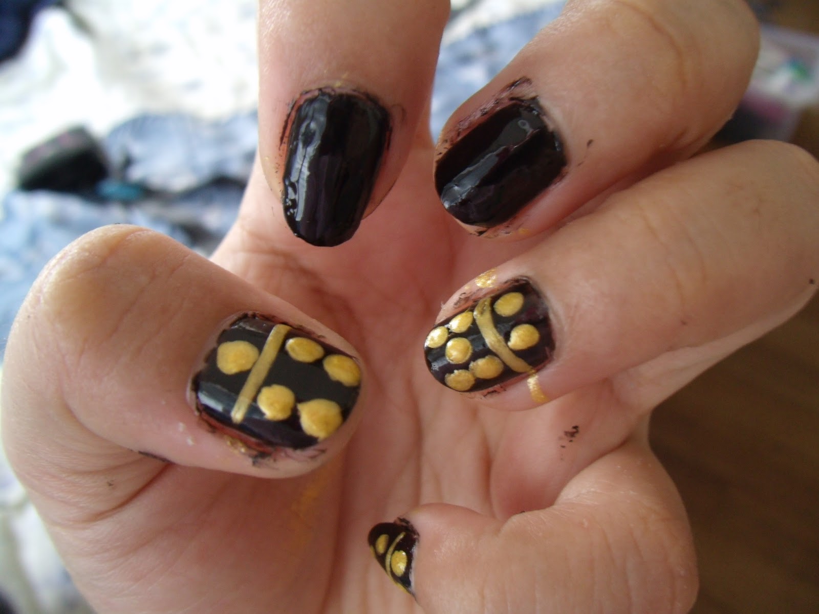 DeeNeotericStyle: Jessie J DOMINO Nails