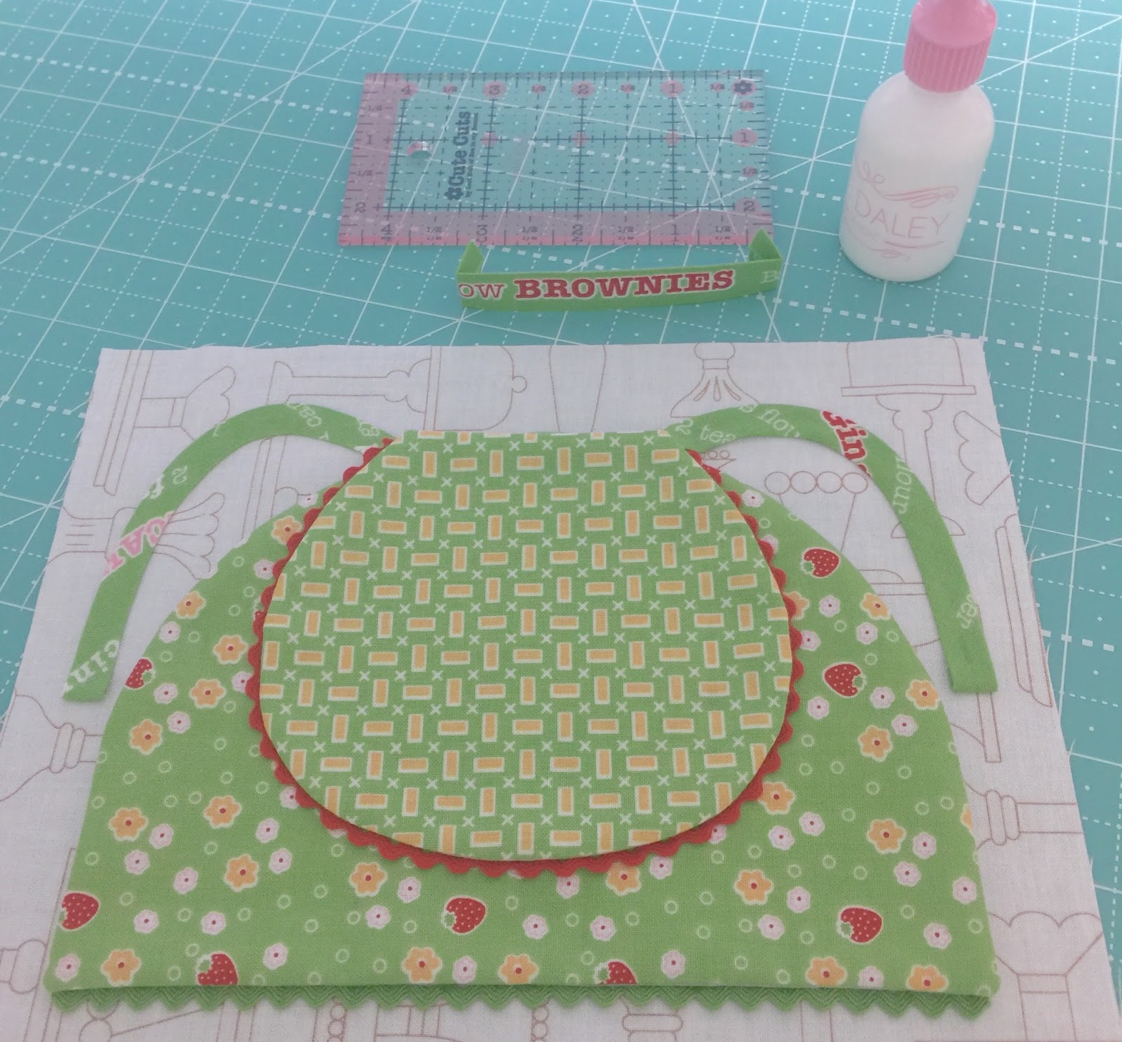 Bee In My Bonnet: Let's Bake Sew Along - Week Eleven!!