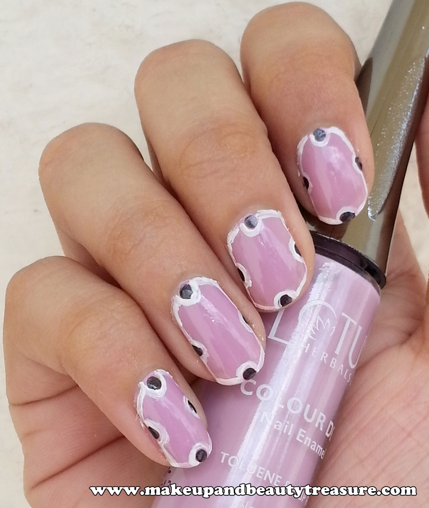 best makeup beauty mommy blog of india: Dotted Border Nail Art Tutorial