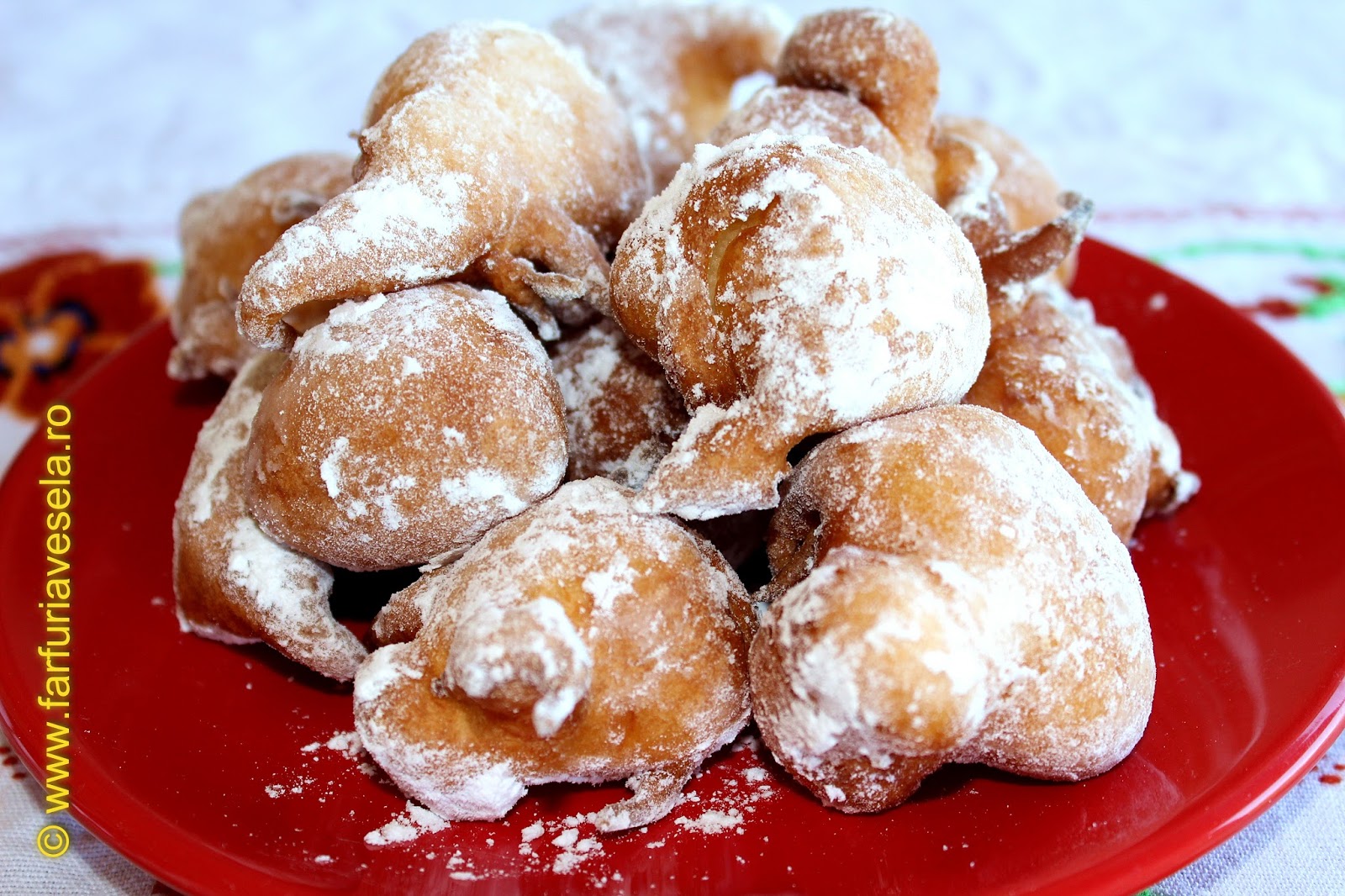 Farfuria vesela: Gogosi turnate cu lingura