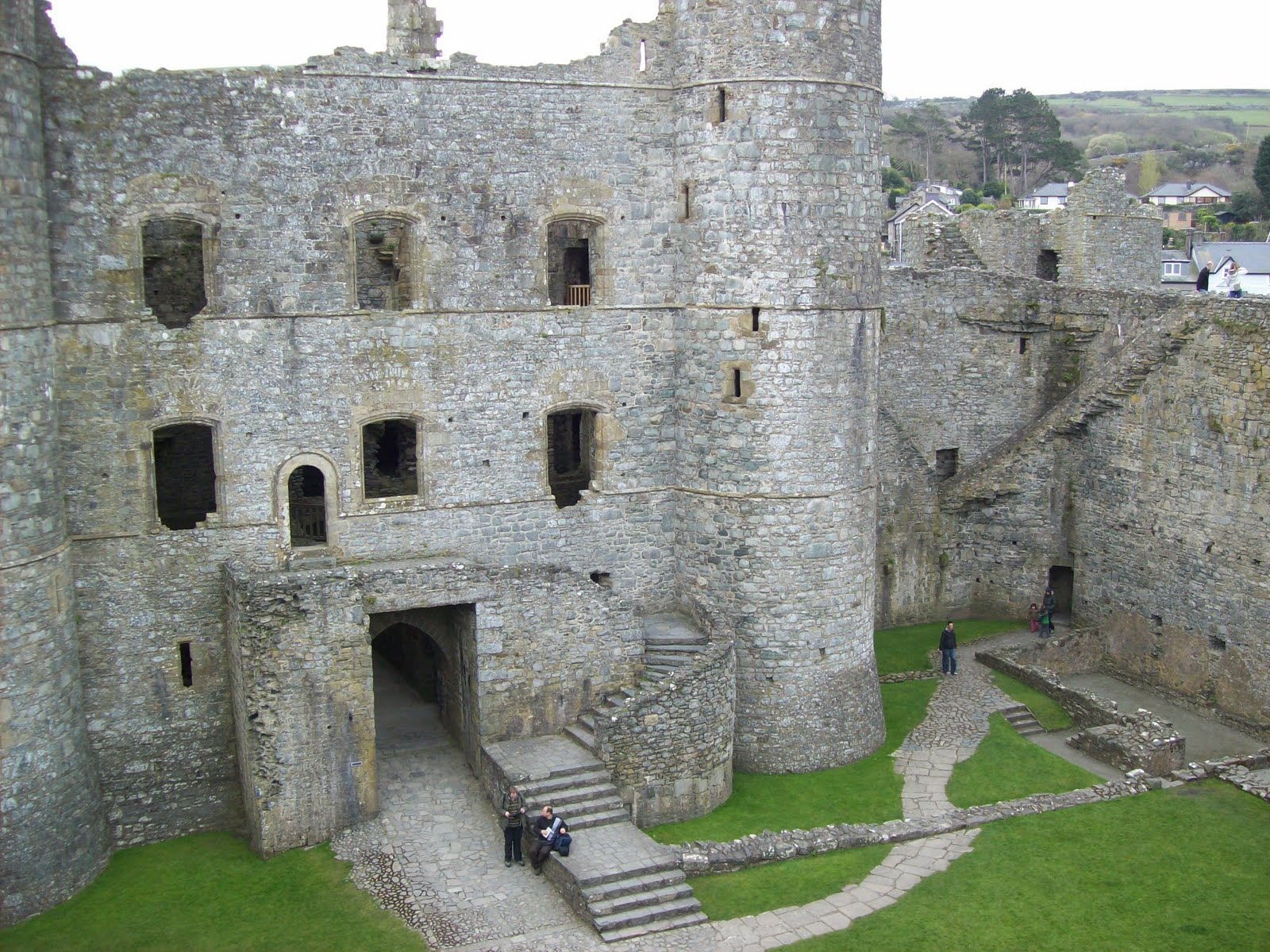A GHOST HUNTERS DIARY: Harlech Castle