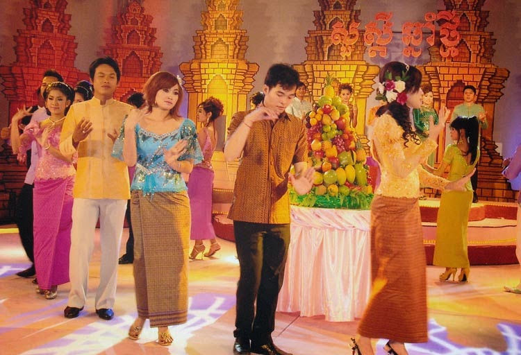 History of Khmer Traditional Dance-Rom Vong - Stories Worth Sharing