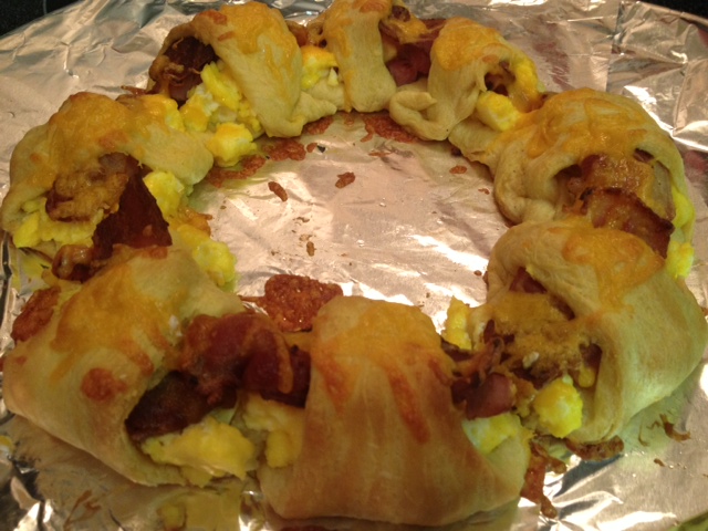Cupcakes and Pearls: Bacon Ham and Cheese Breakfast Ring