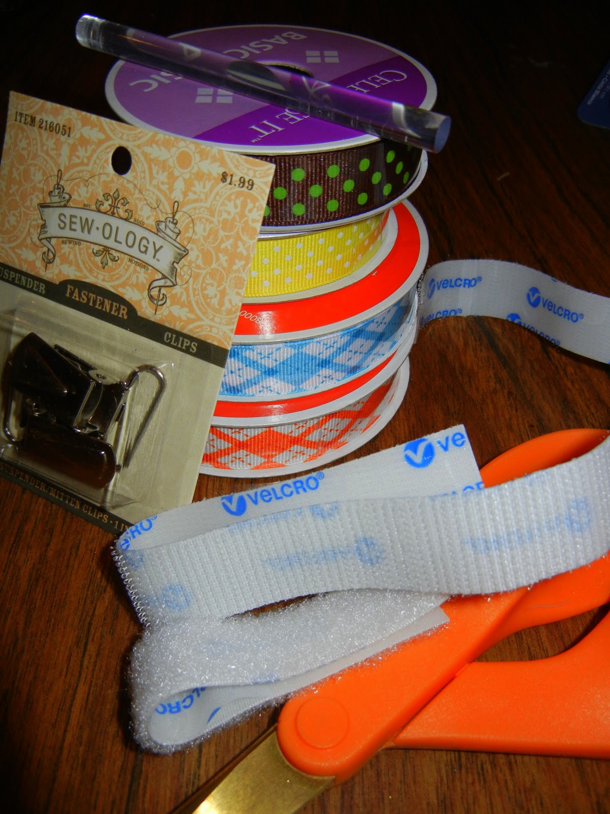 Libby Ribbons: DIY No-Sew Pacifier Clips