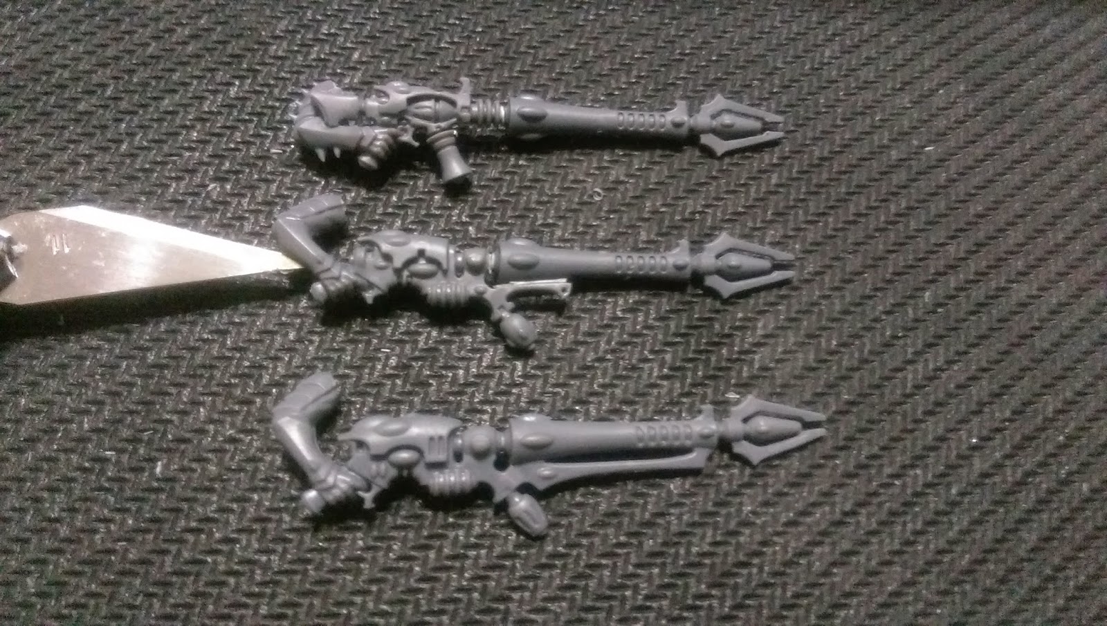 From The Fang: Dark Eldar Scourges - Simple Haywire Blaster Conversion