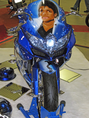 Middlesister, pat: MOTORCYCLE SHOW