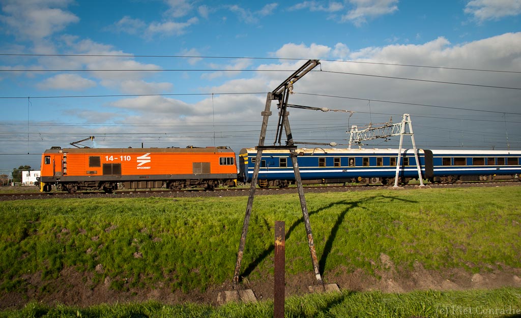 Trains and Railways in South Africa: 2009-06-17: Blue Train departing ...