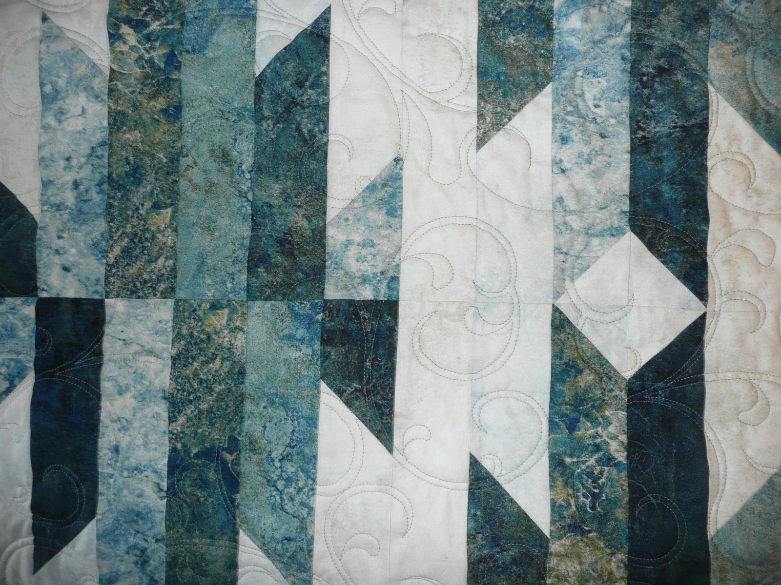 Acorn Ridge Quilting: Delores's Aztec Trails Quilt