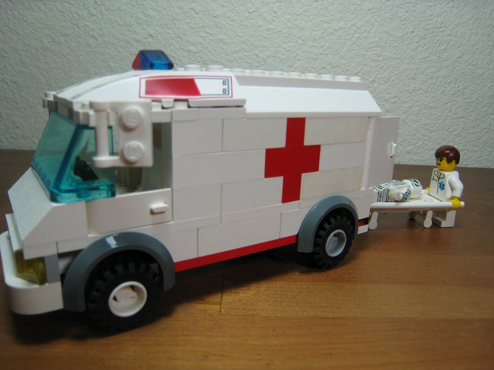 Lego R us: Ambulance Car