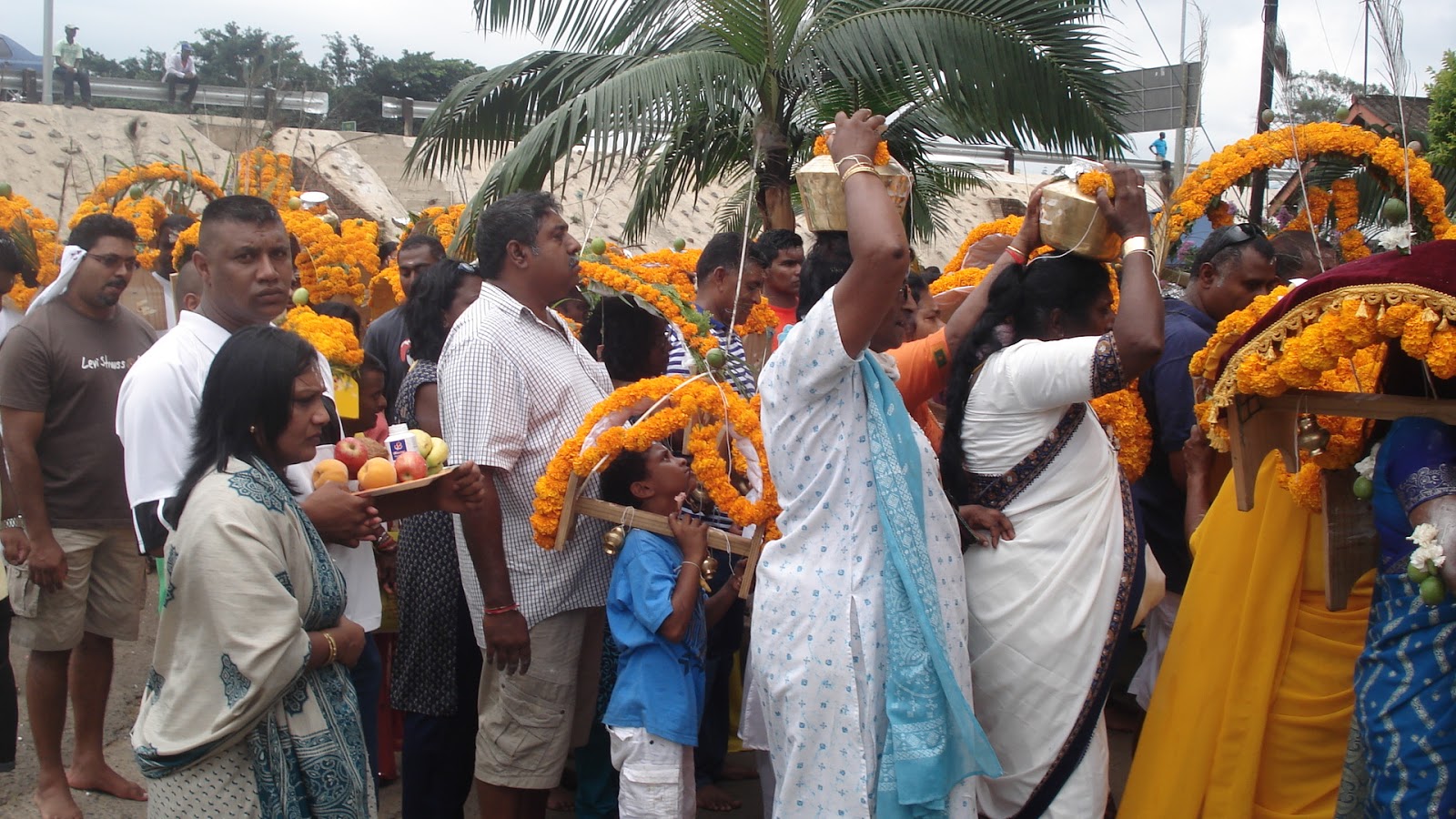 The Subry Govender Column: ANNUAL KAVADY DRAWS IN TENS OF THOUSANDS ...