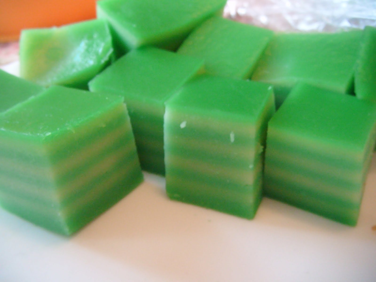 The Pink Umbrella.: Kuih Lapis `hijau'