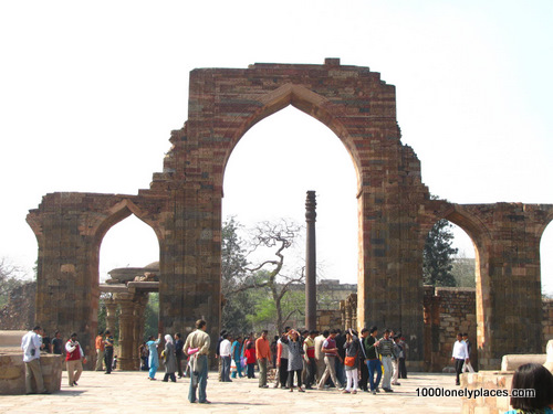Bollywood And Hollywood: IRON PILLAR OF DELHI