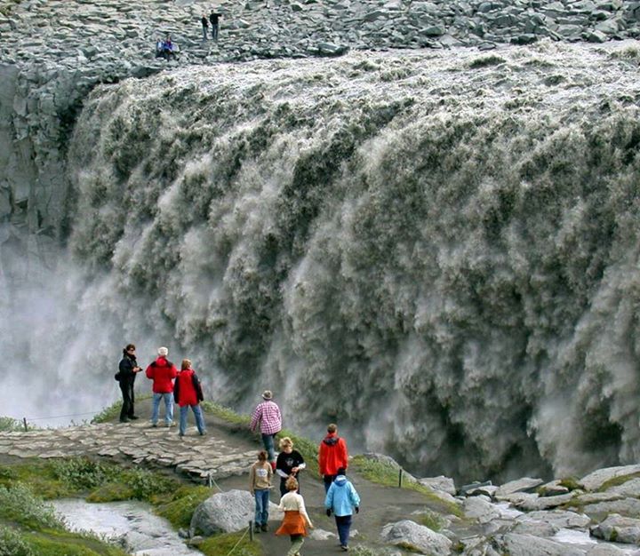 Travel the World: 10 Most Beautifull and Dangerous waterfalls in world