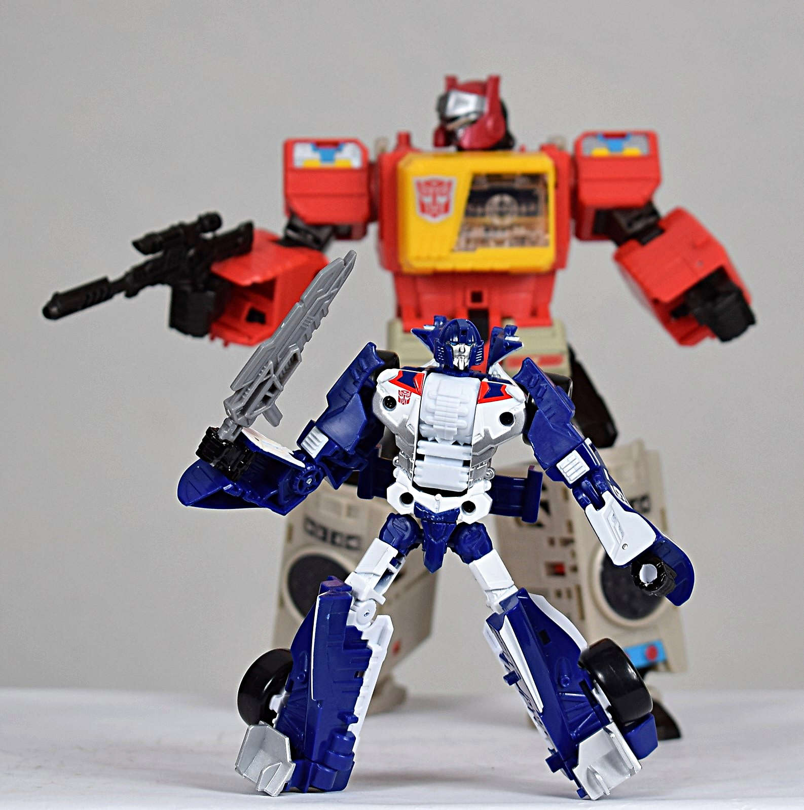 THE LORD OF THE ROBOTS: Twincast & Autobot Blaster - Hasbro Titans ...