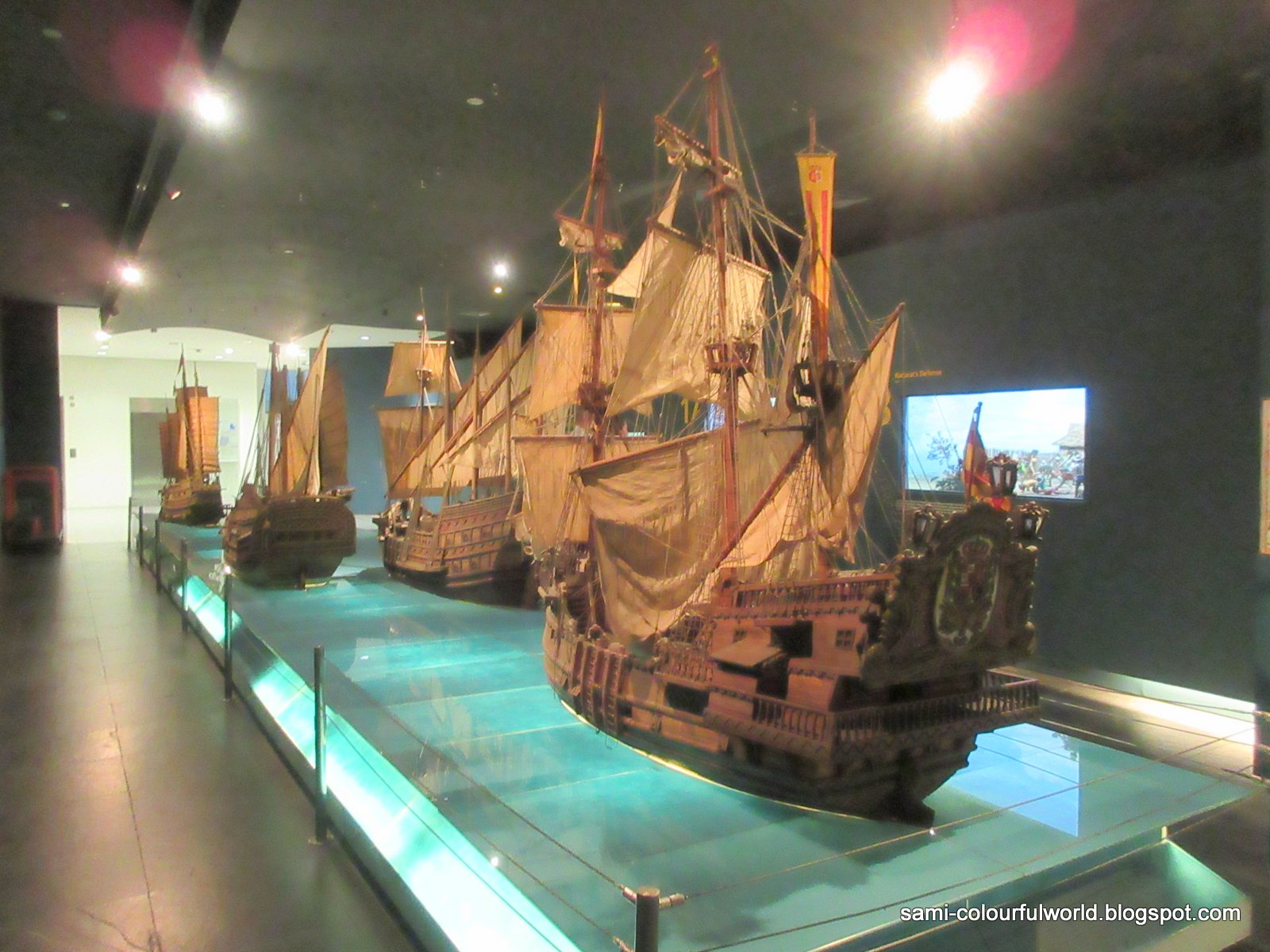 COLOURFULWORLD: Philippines - Makati, Ayala Museum & Batangas