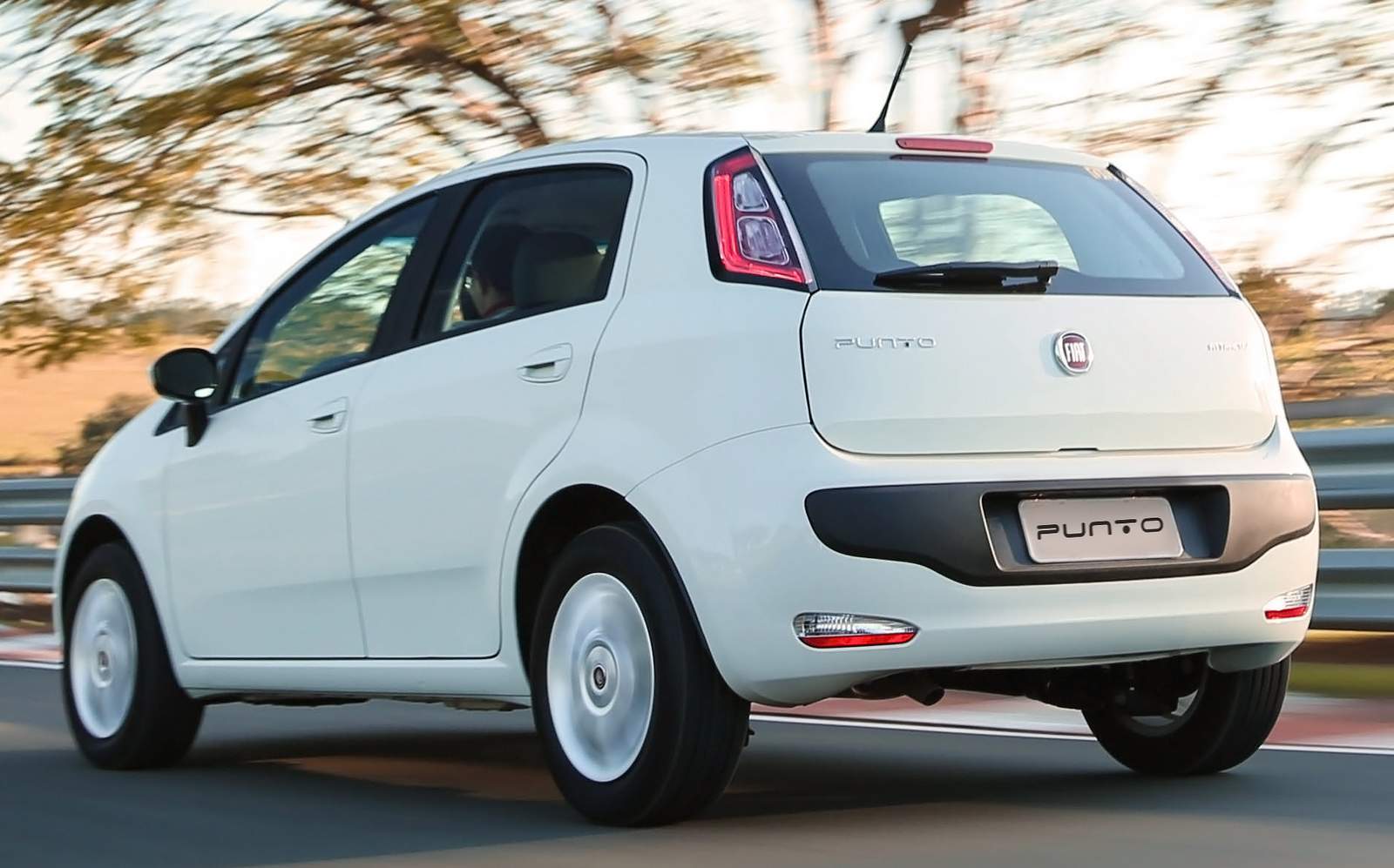 Fiat Punto 2015 traz preços a partir de R$ 43.450 reais | CAR.BLOG.BR