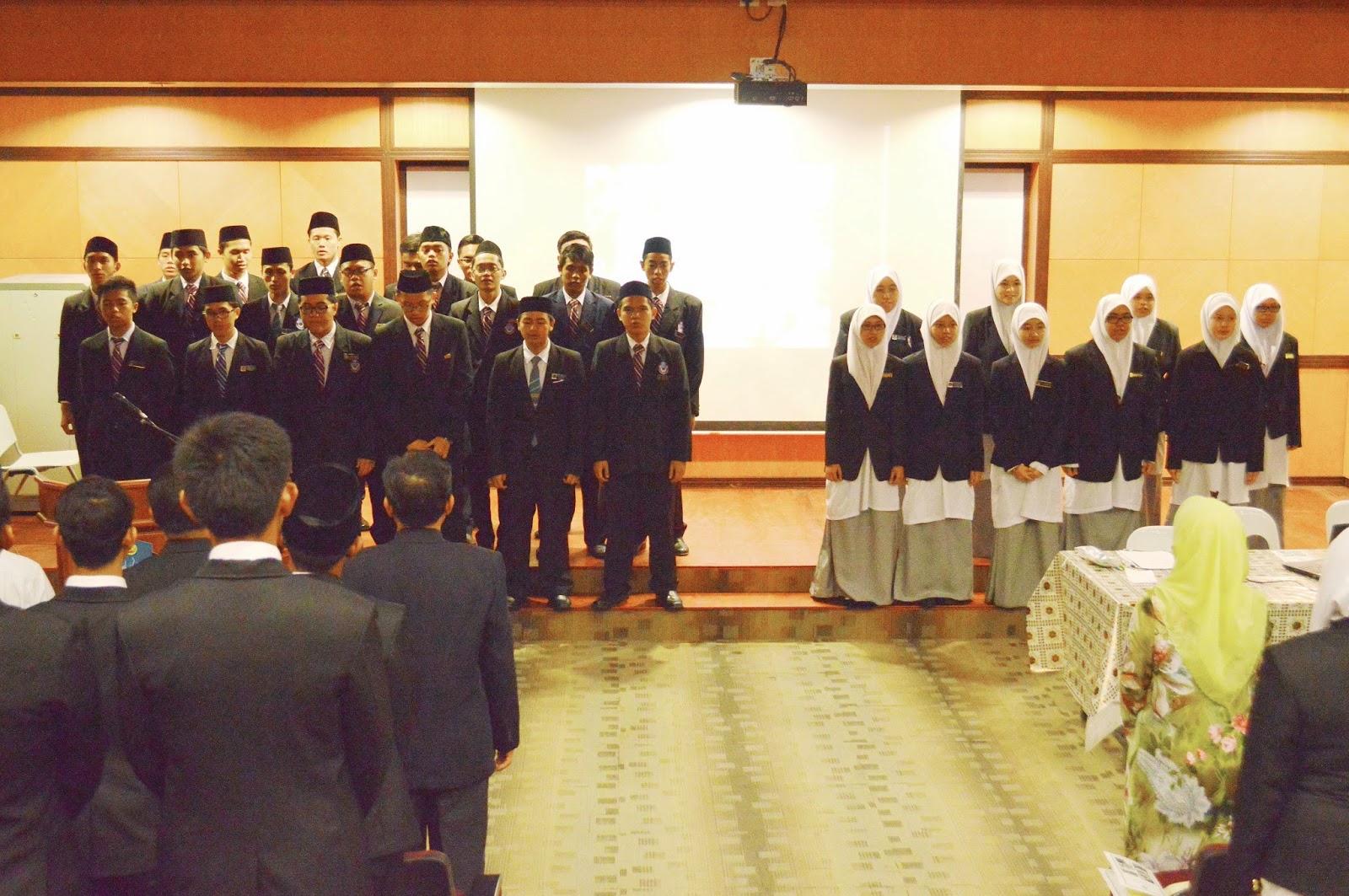 Pusat Tingkatan Enam Tutong (PTET): Maktab Duli Student Council's visit ...