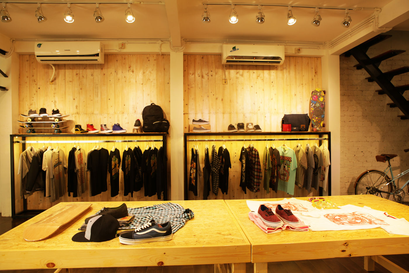 Projekt Mecha Magazine: Projekt Mecha Magazine Featuring Crooz Clothing