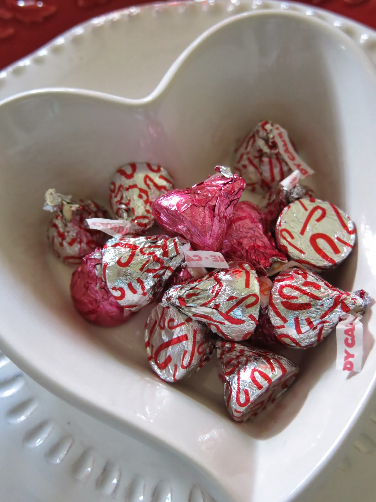 Valentine's Hugs and Kisses Table - Purple Chocolat Home