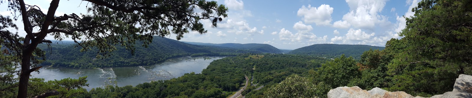 Hiking With Hammer: Weverton Cliff Hike