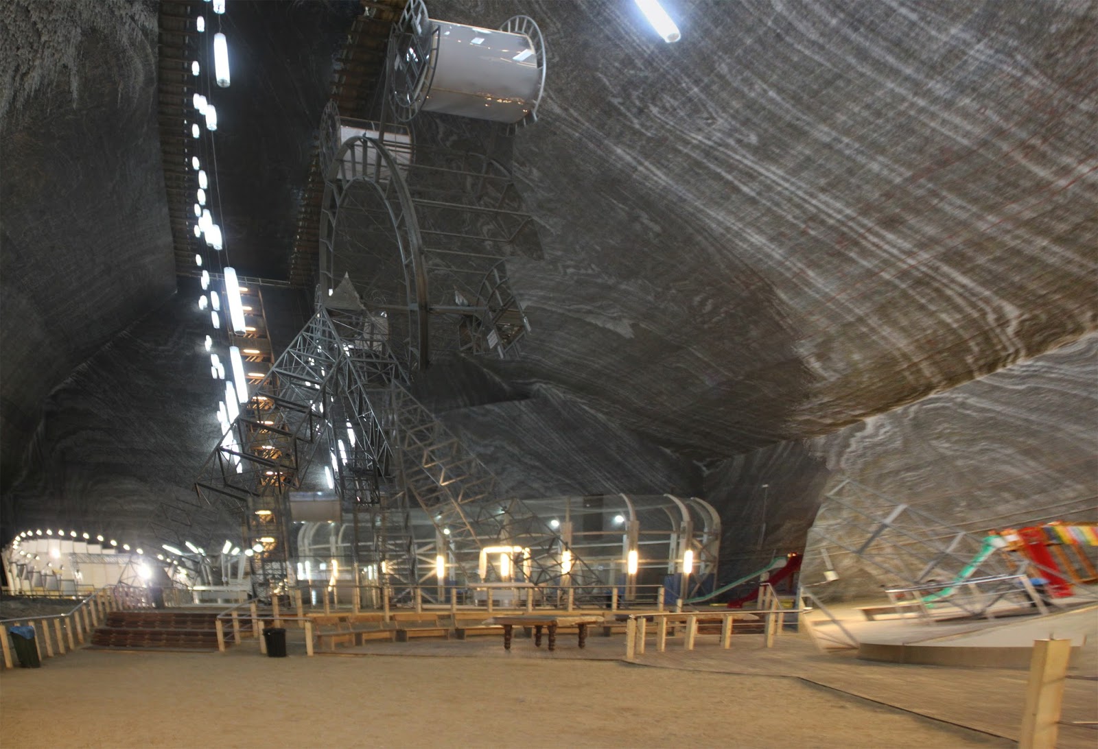 Copernicus: Turda Mina de Sal a parque de Atracciones...