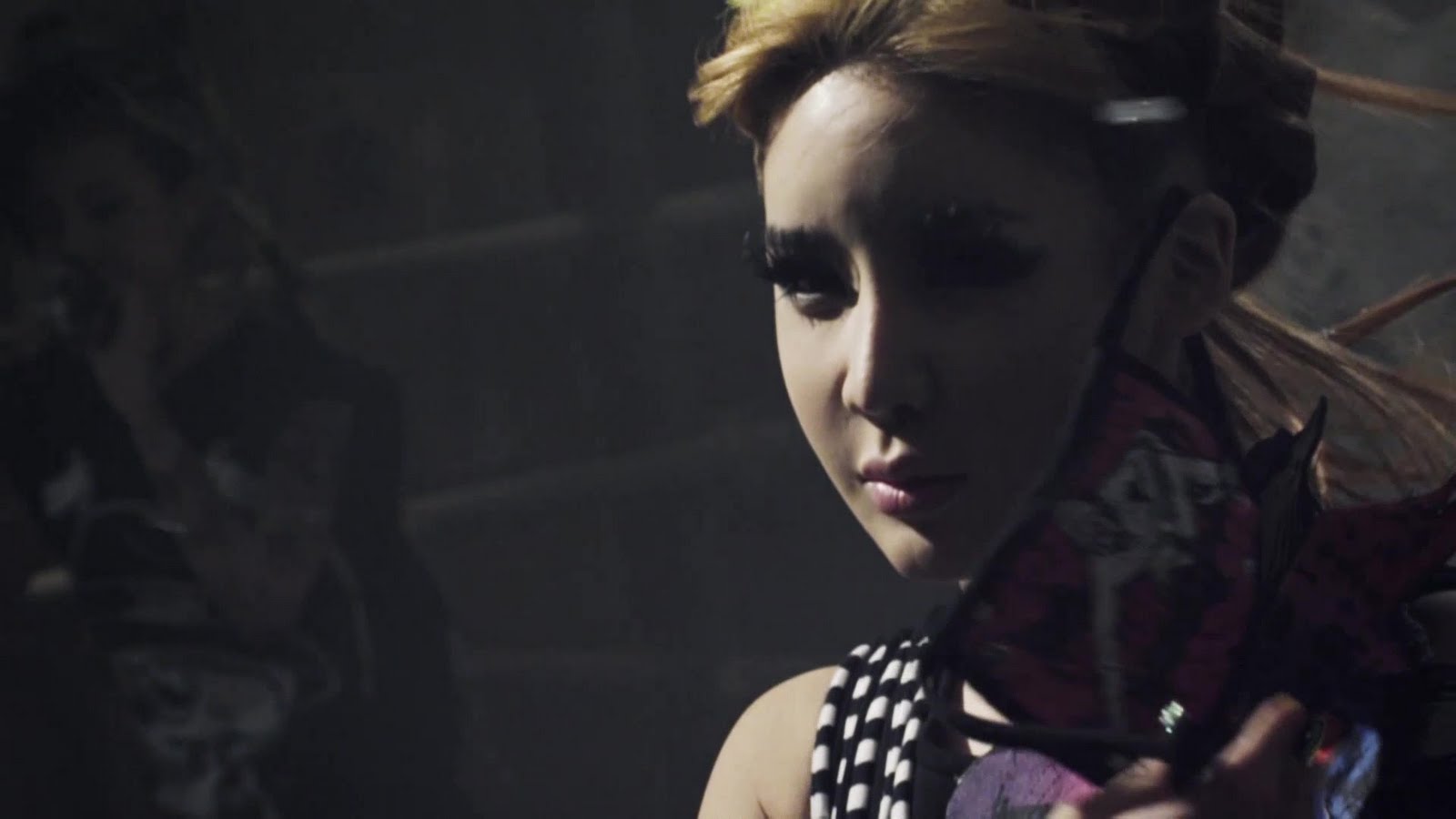 Reviews - Bloopers - Spoilers: 2NE1 - UGLY MV