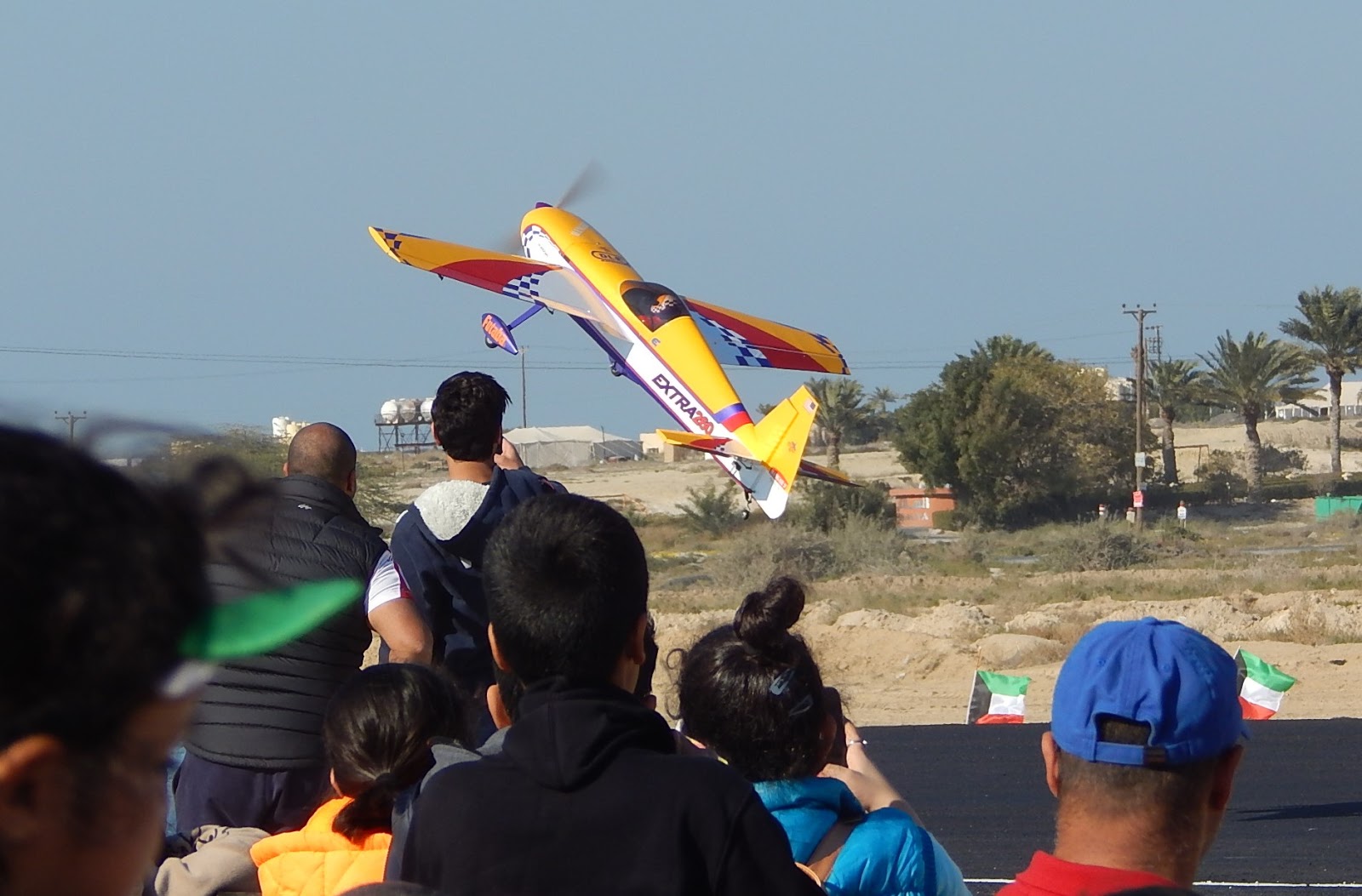 Kuweight 64: LONGEST FLAG IN THE WORLD - KUWAIT FLAG MAKES GUINNESS ...