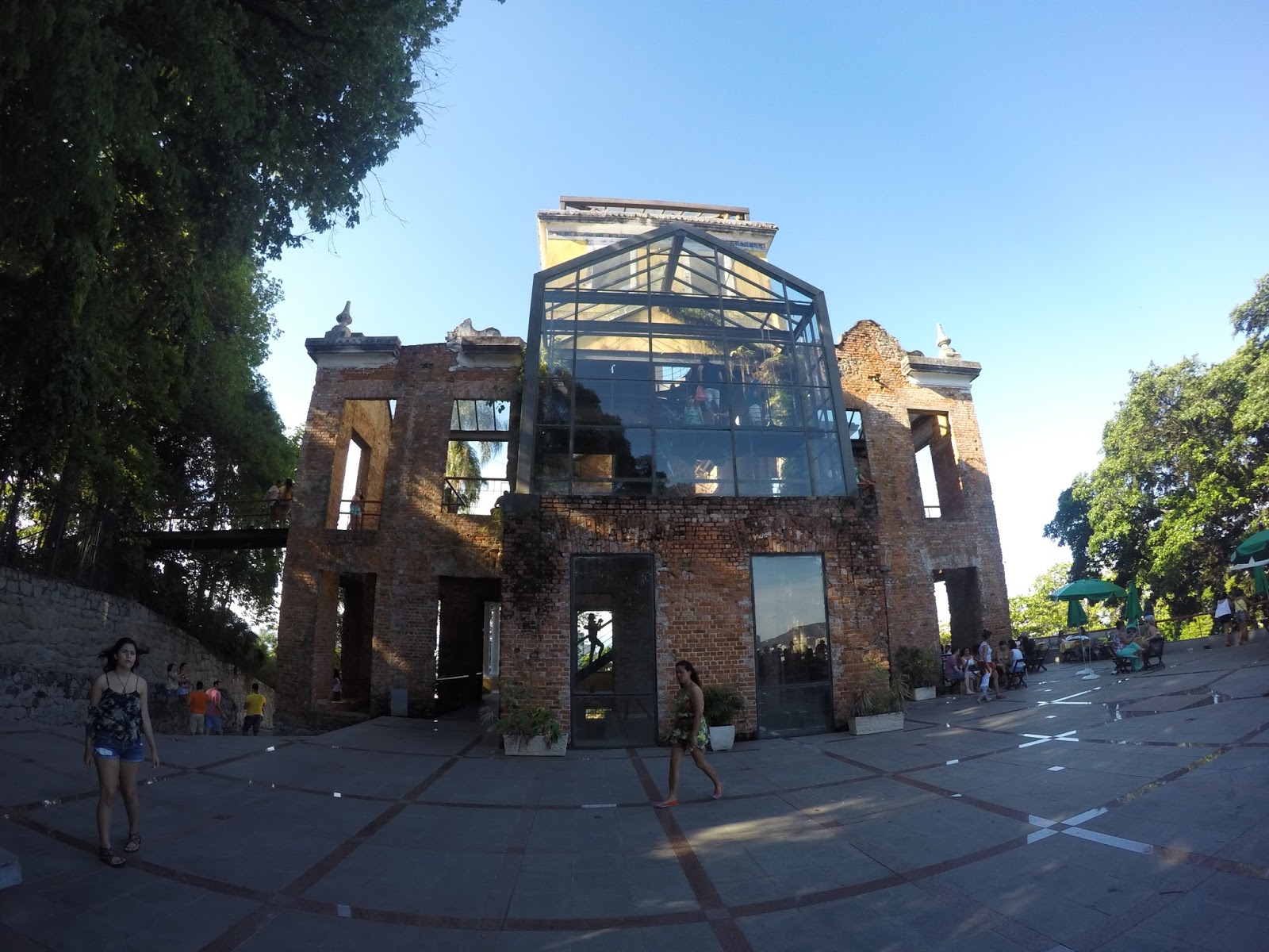 Rio de Janeiro: um passeio ao Parque das Ruínas, em Santa Teresa ...