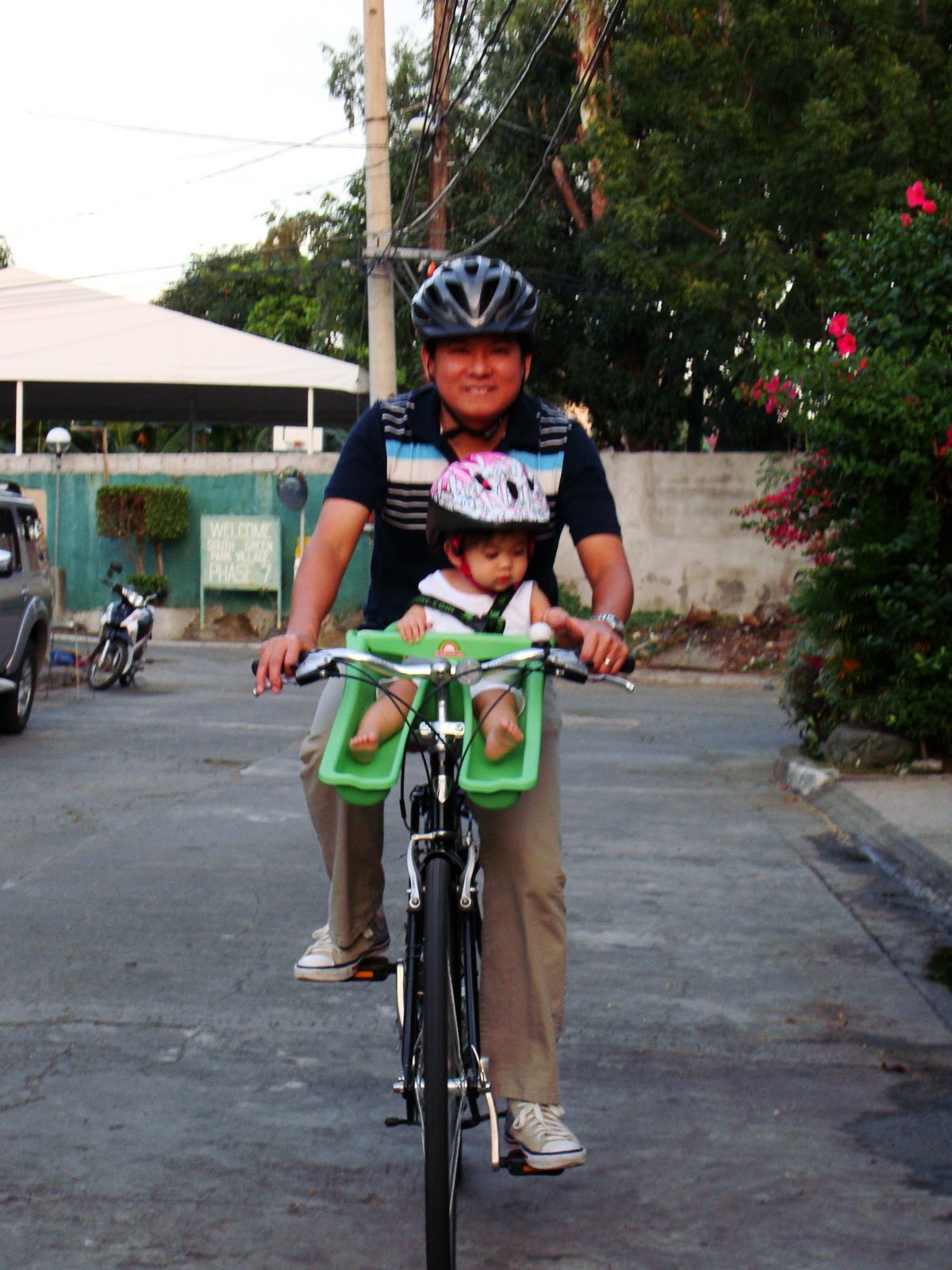 Riding a folding bike around Manila: Review: iBert child bike seat