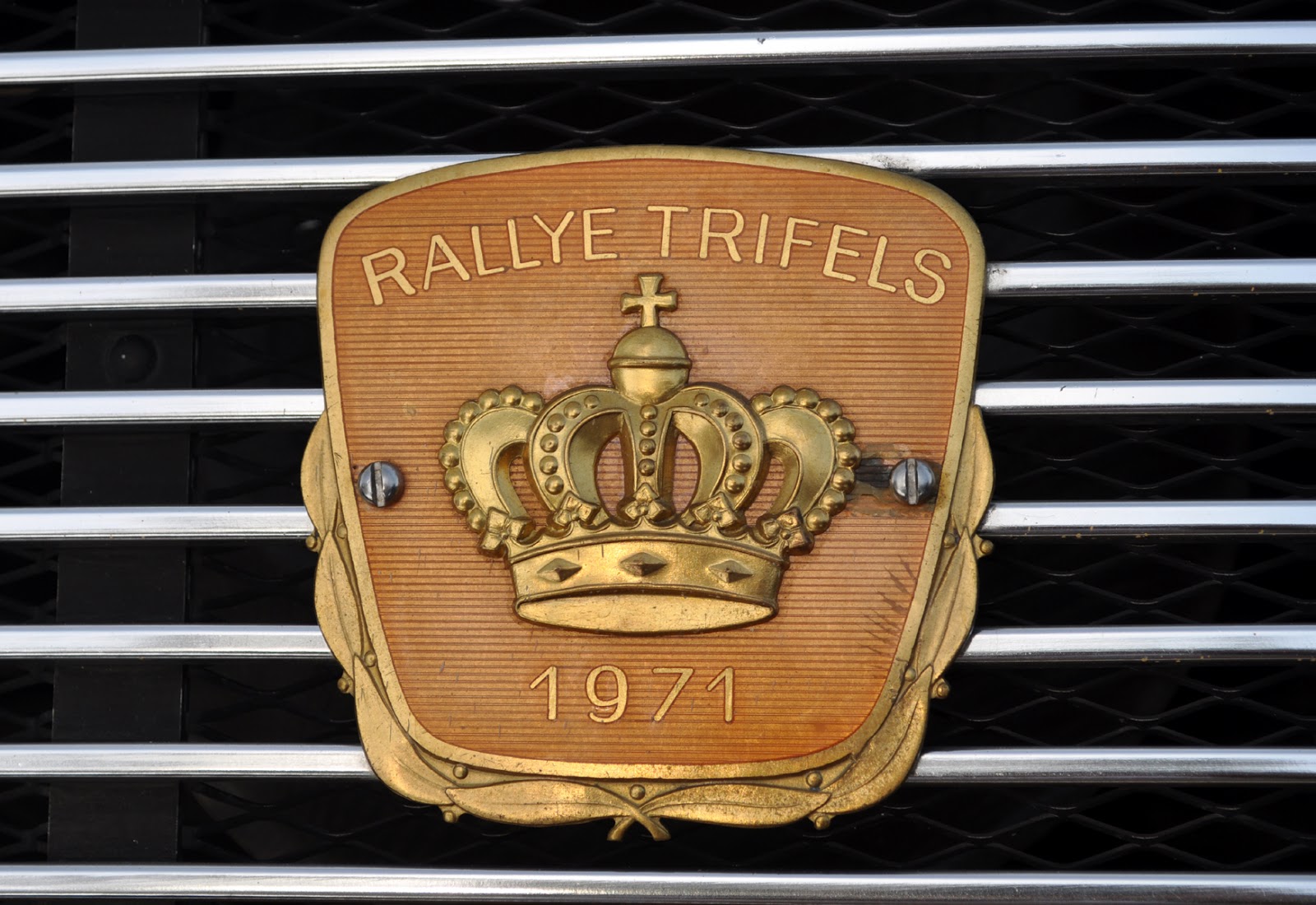 Just A Car Guy: Rally badges in 912 and 911 Porsche grills at the Steve ...