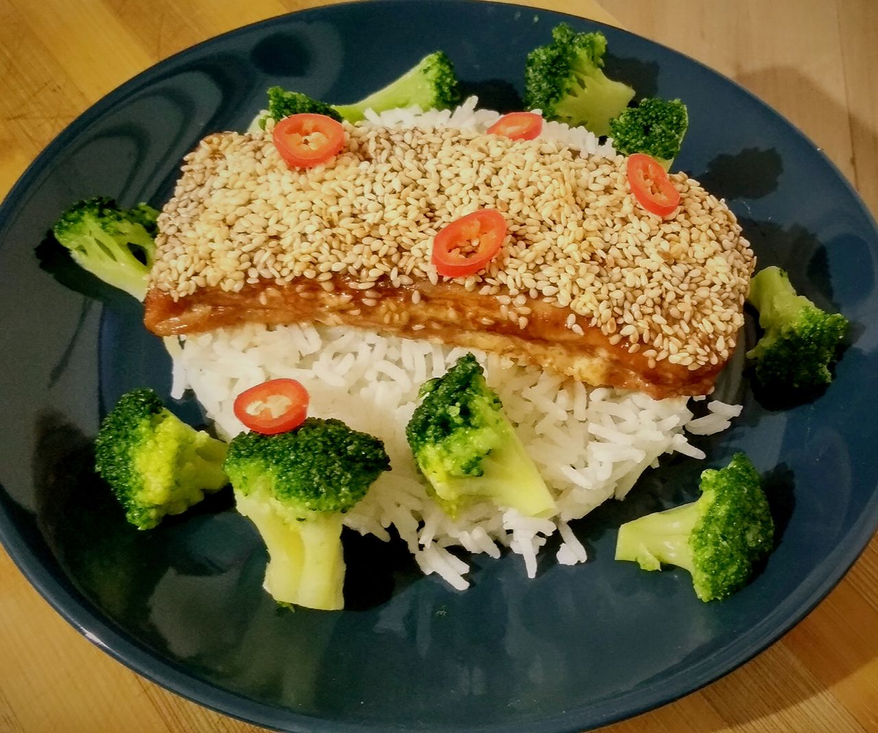 Salmón marinado con arroz, sésamo y brócoli... - Hoy para cenar