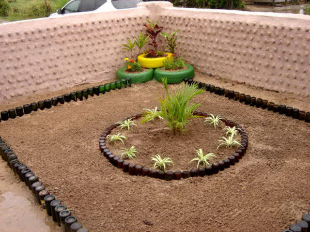 Ray Portela: CASA FEITA DE GARRAFAS PET