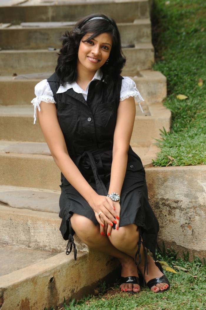 Telugu Actress Monika Sharma Letest Pictures Gallery, ~ Vadakadu