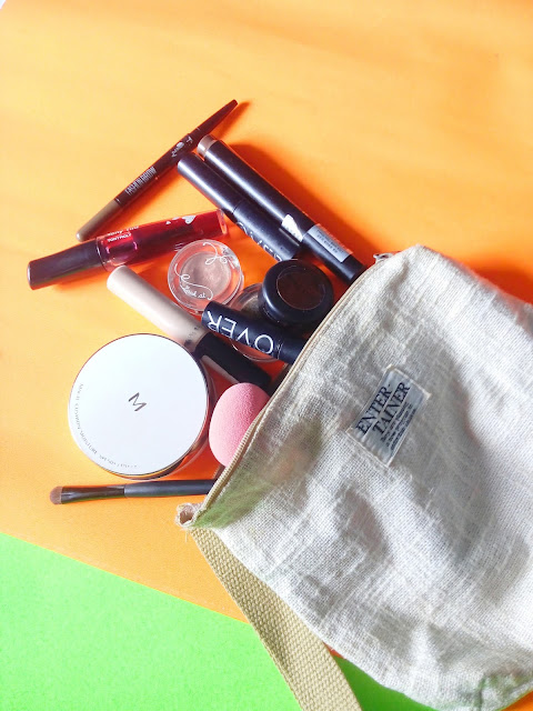 A M A L I A G G I T A .: What's in my makeup pouch