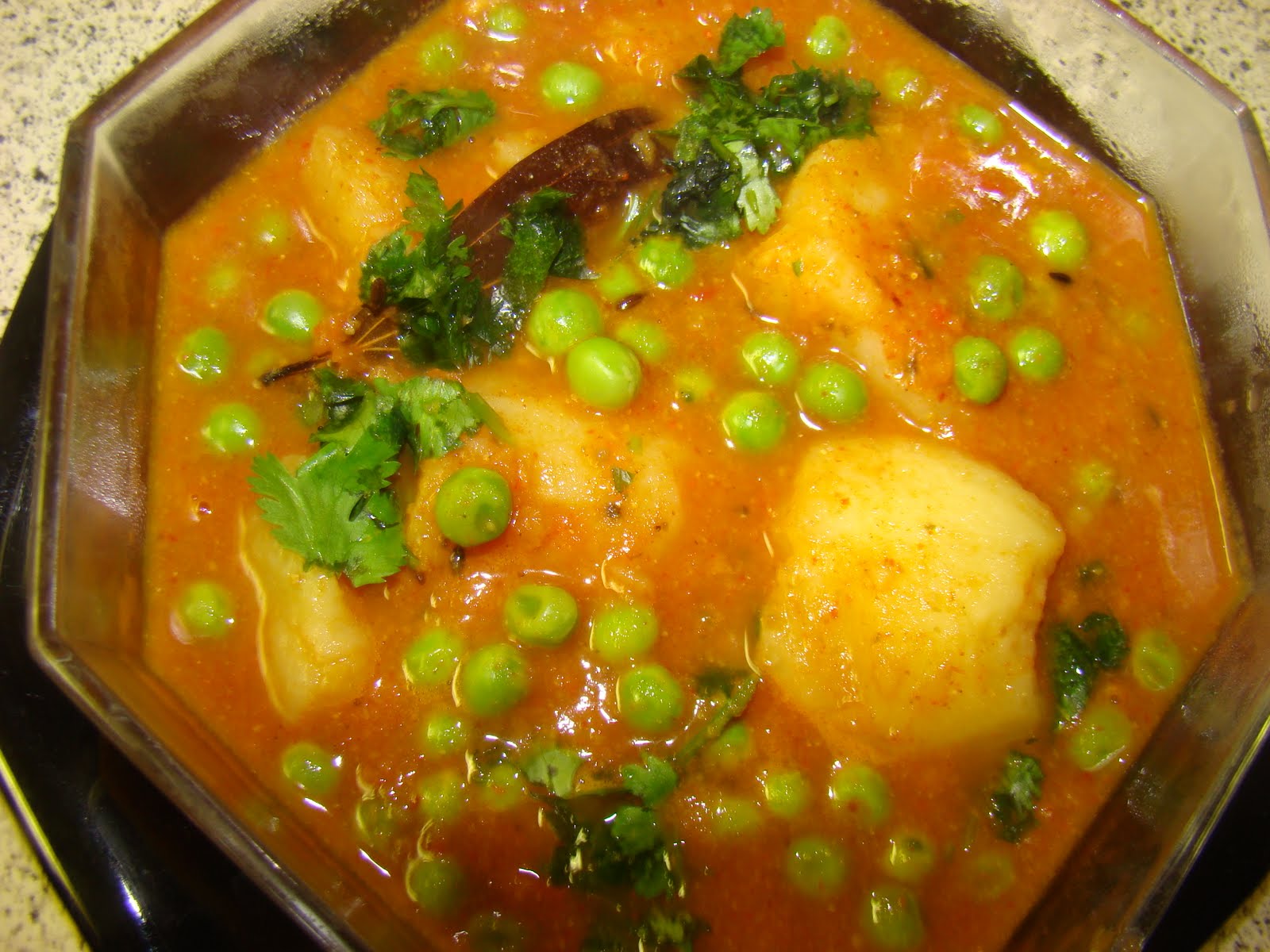 My Favorite Recipes Collection: Aloo Matar Ka Jhol: Spicy Potatoes and ...